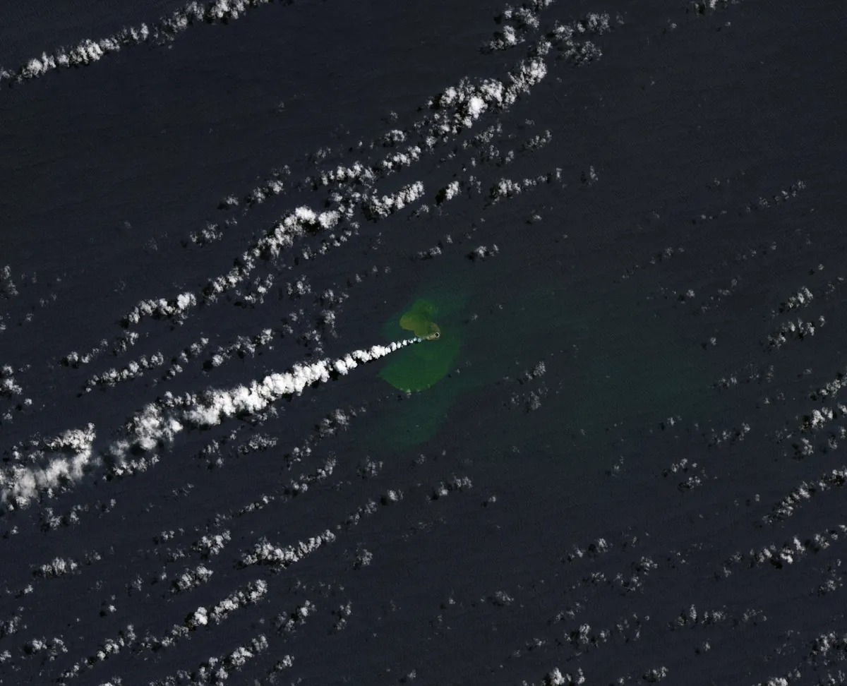 In the Pacific Ocean, a Brand-New Baby Island Has Just Been Born ...