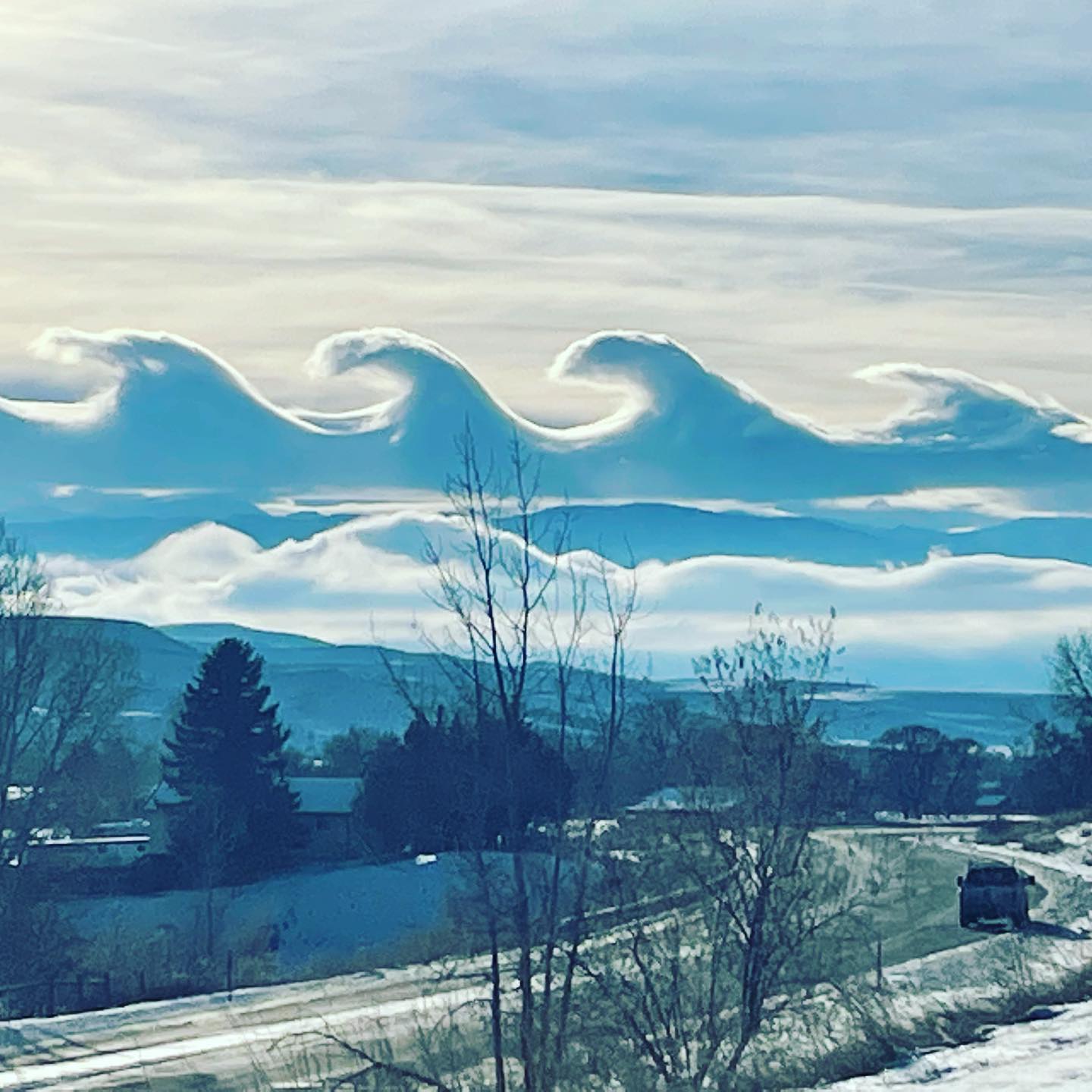 Rare Wave-Shaped Clouds Seen by Sky-Watcher in Wyoming - Hasan Jasim