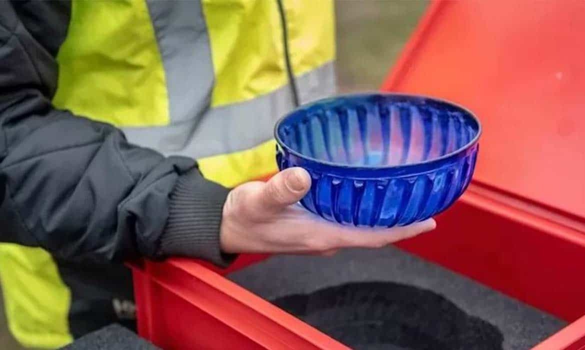 2,000-Year-Old Roman Glass Bowl Found by Archaeologists in Perfect ...
