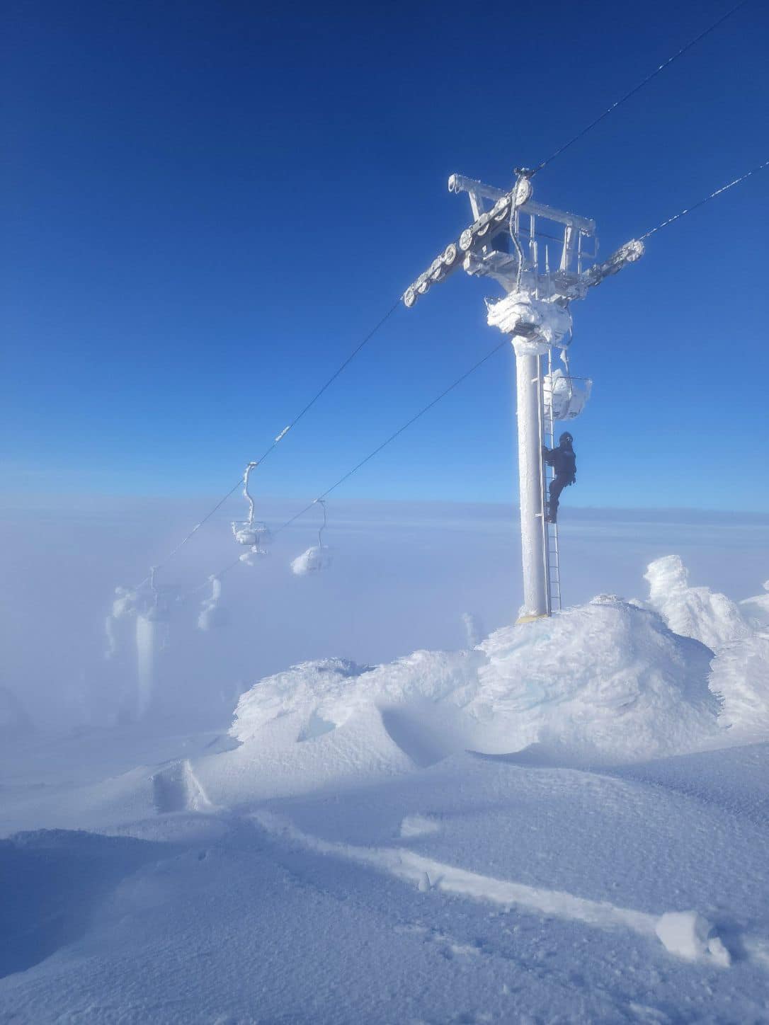 Amazing photos show Big White staff removing snow from the chairlift ...