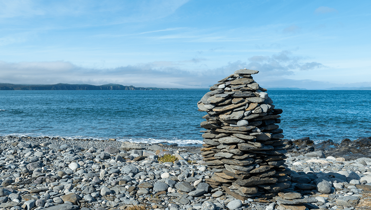 Why You Shouldn’t Stack Rocks On Hikes And What To Do If You See Them ...