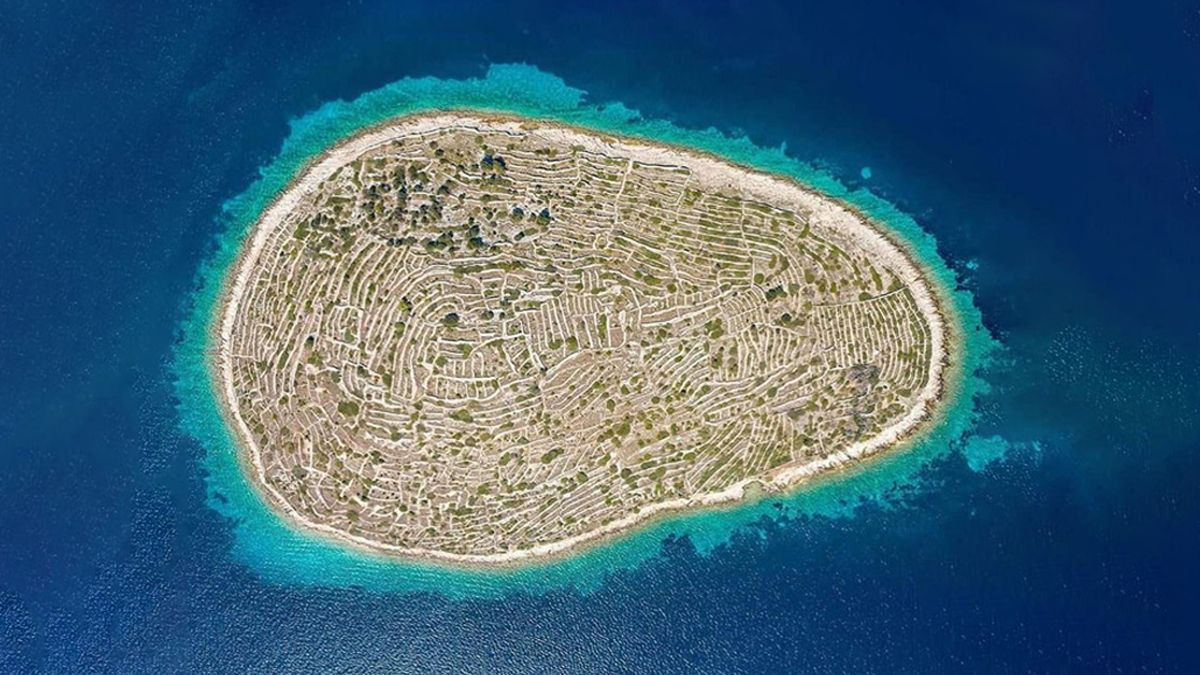 The tiny Croatian island that has more than 23 kilometers of walls and ...