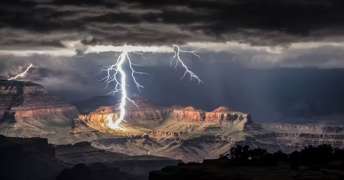 Photographer captures electrifying images from the Grand Canyon’s rim ...