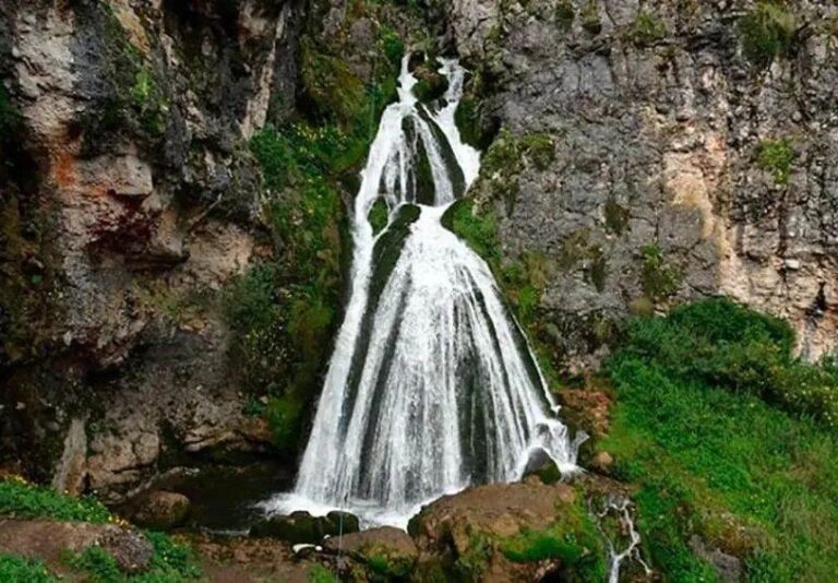 It’s Breathtaking How A Waterfall In Peru Resembles A Bride Wearing A ...