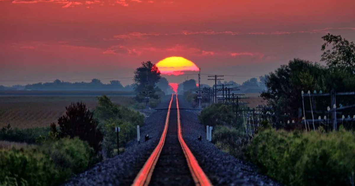The Annual Miracle: Capturing the Mesmerizing Reflection of the Sun on ...