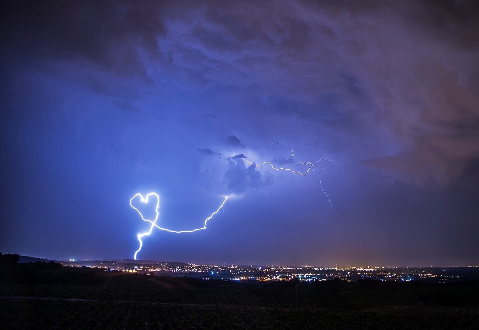 Capturing Romance in the Skies: The Heart-Shaped Lightning Strike by ...
