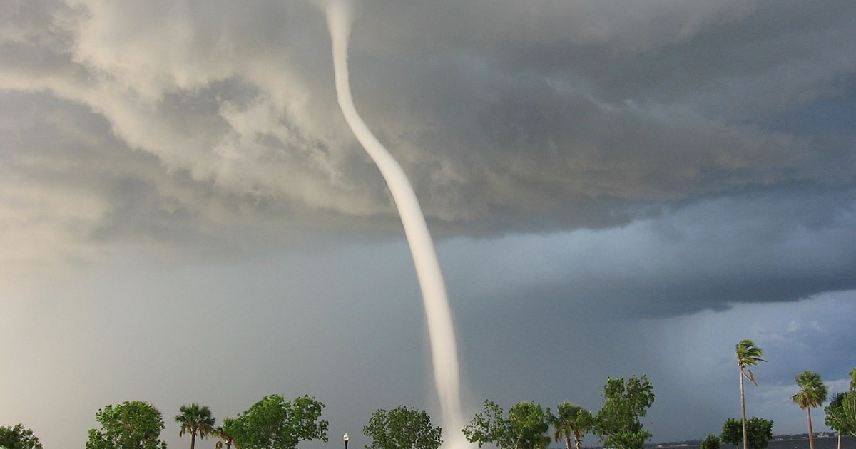 The Beauty and Power of Waterspouts: A Natural Phenomenon Combining ...