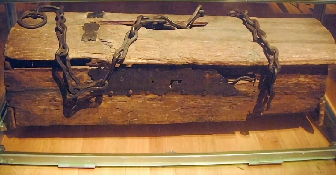 The Remarkable Discovery of a Viking Craftsman’s Lost Chest and Its ...