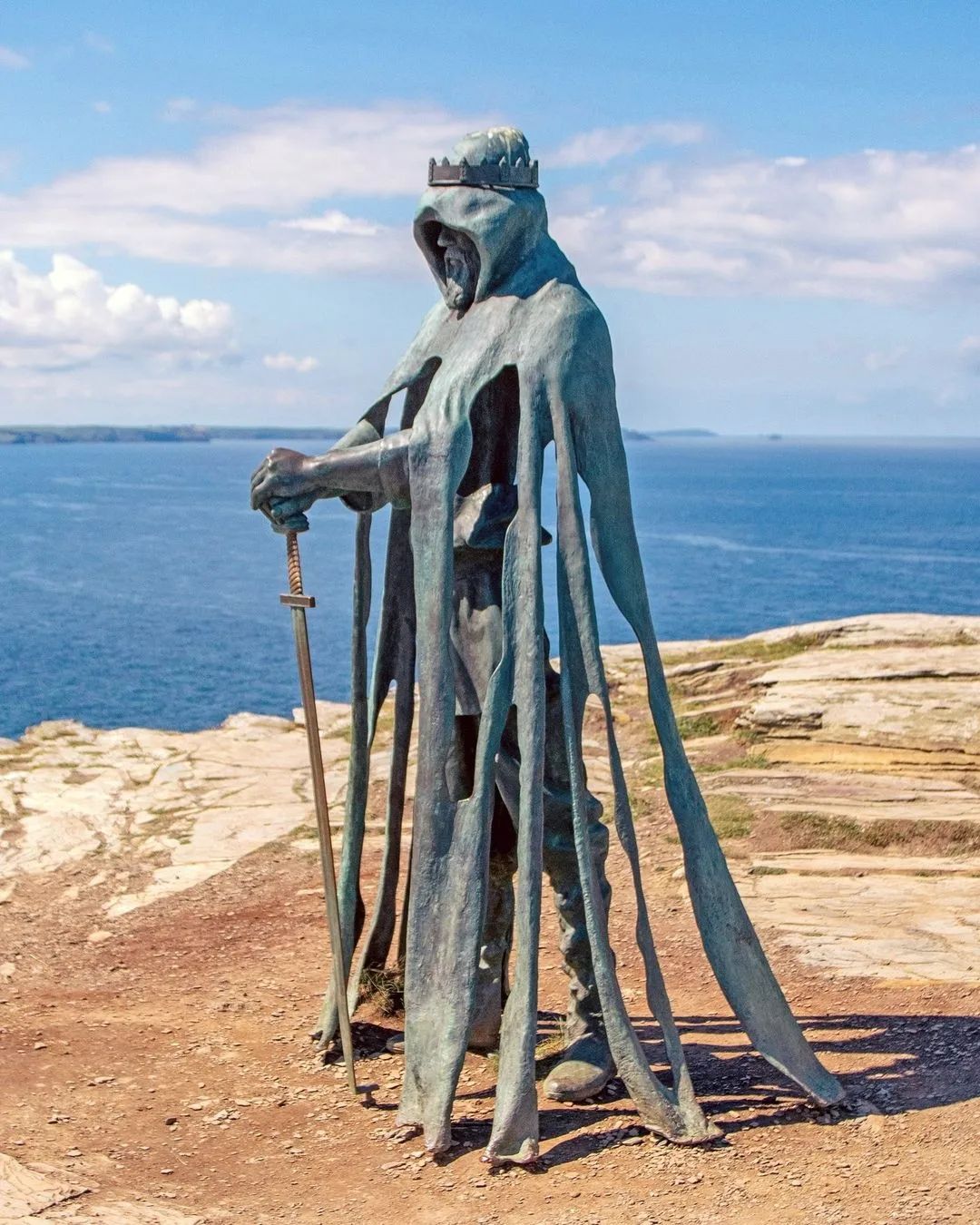 The King Arthur Statue: A Symbol of Power and Legend - Hasan Jasim