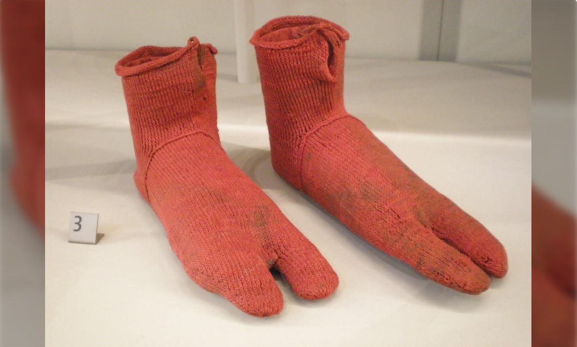 1,600-Year-Old Egyptian Socks Made For Sandals Look A Little Lobster ...