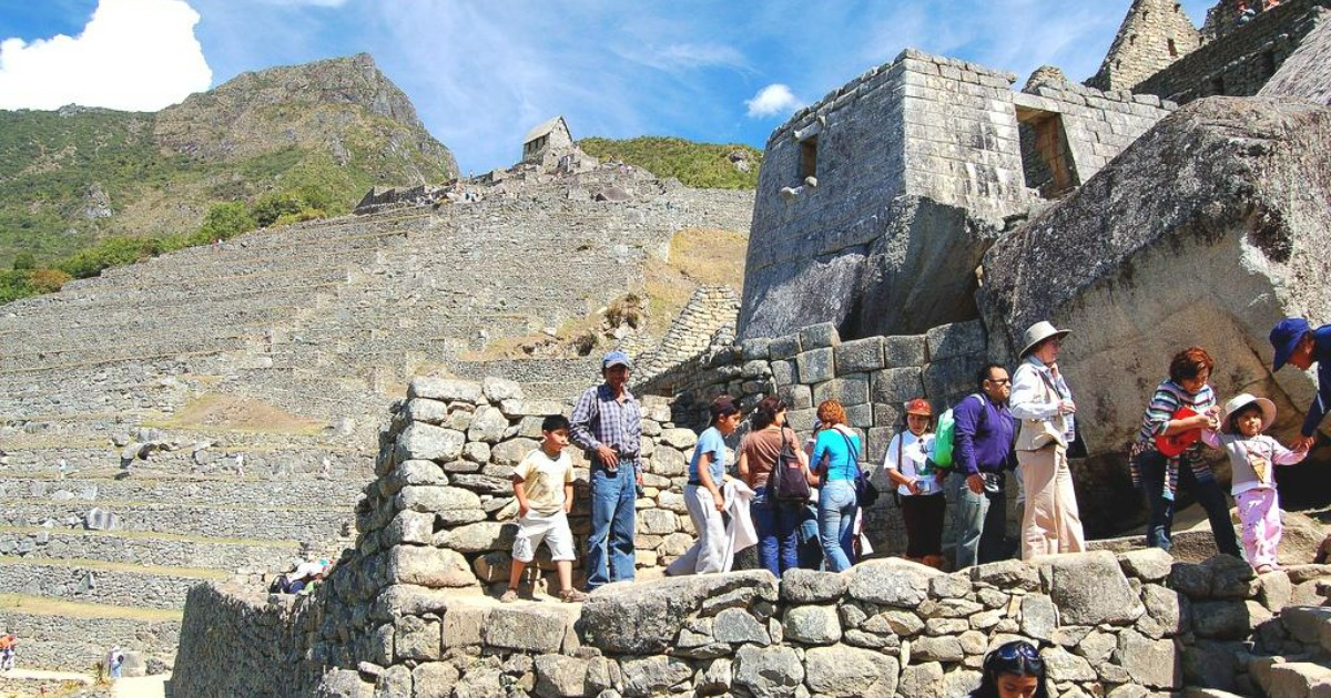 The Inca Road System: A Marvel of Pre-Columbian Engineering - Hasan Jasim