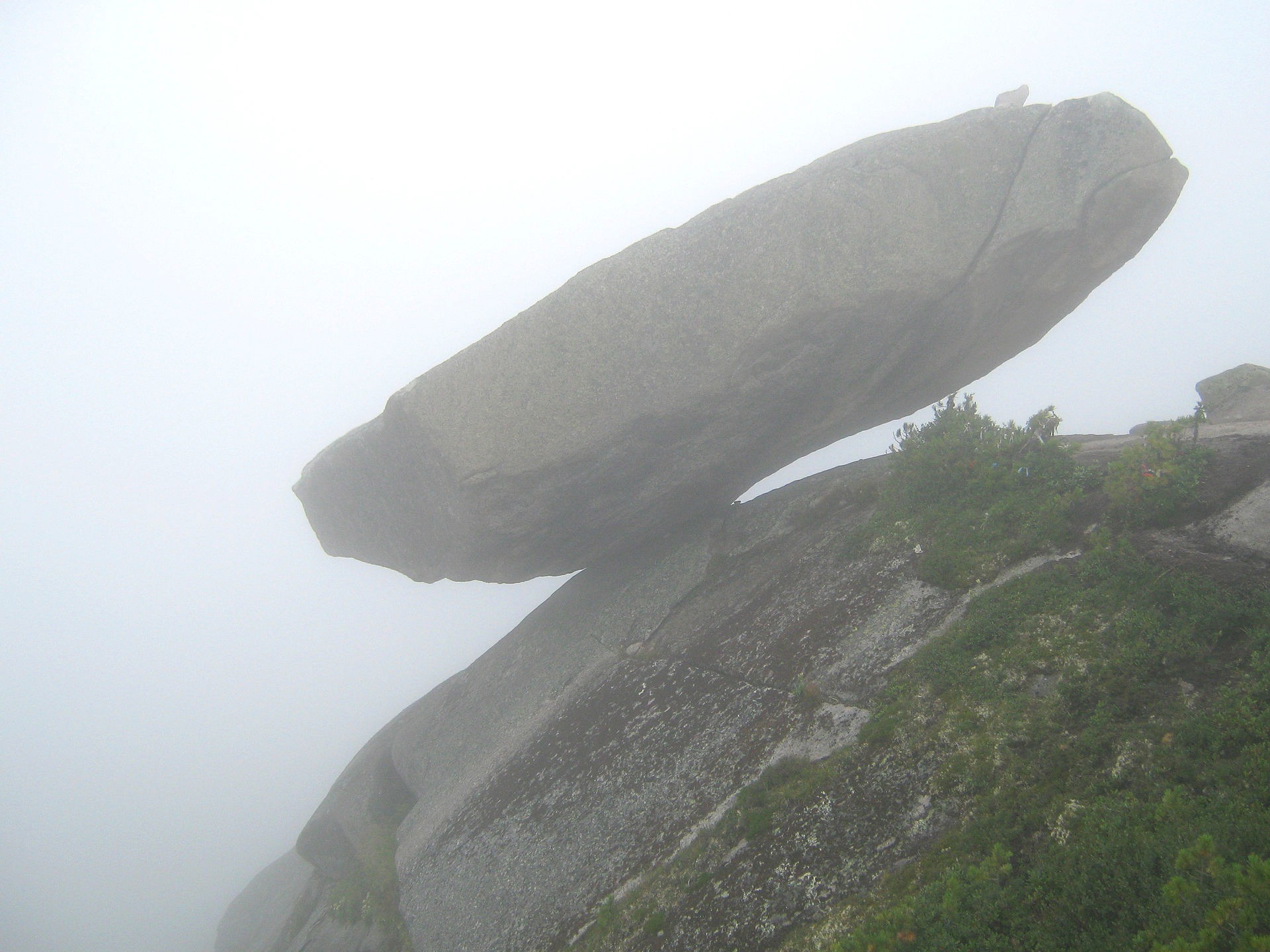 This Incredible Hanging Stone in Siberia Has Defied Gravity Since the ...