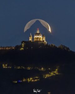 Italian Photographer Waits 6 Years to Get Perfectly Aligned Photo of ...