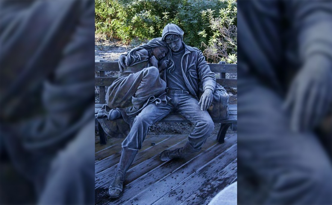 Winter’s Touch: Frost Transforms Vancouver Statue into a Surreal Vision ...