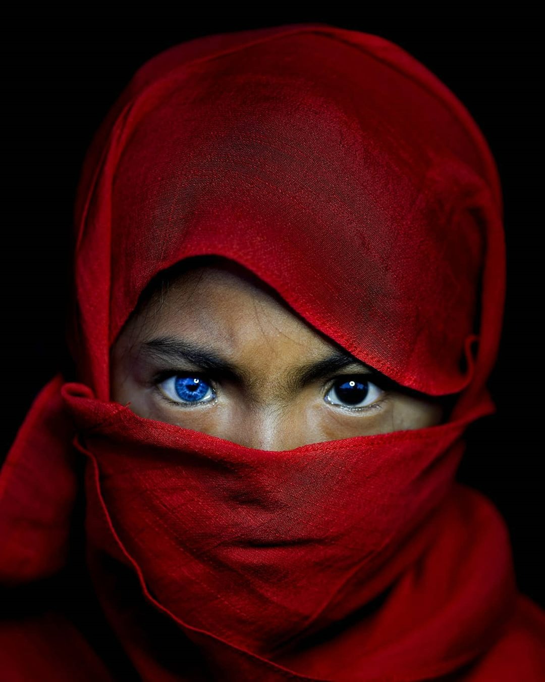 Island of Intrigue: Unveiling the Blue Eyes of the Buton Tribe - Hasan ...