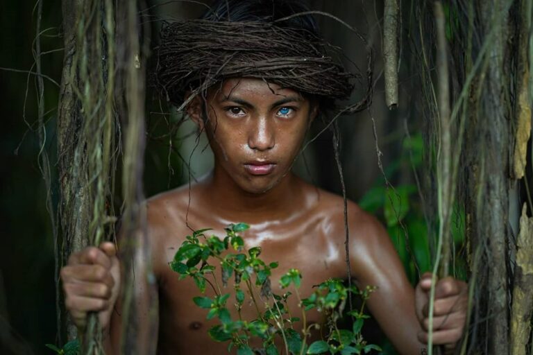 Island of Intrigue: Unveiling the Blue Eyes of the Buton Tribe - Hasan ...