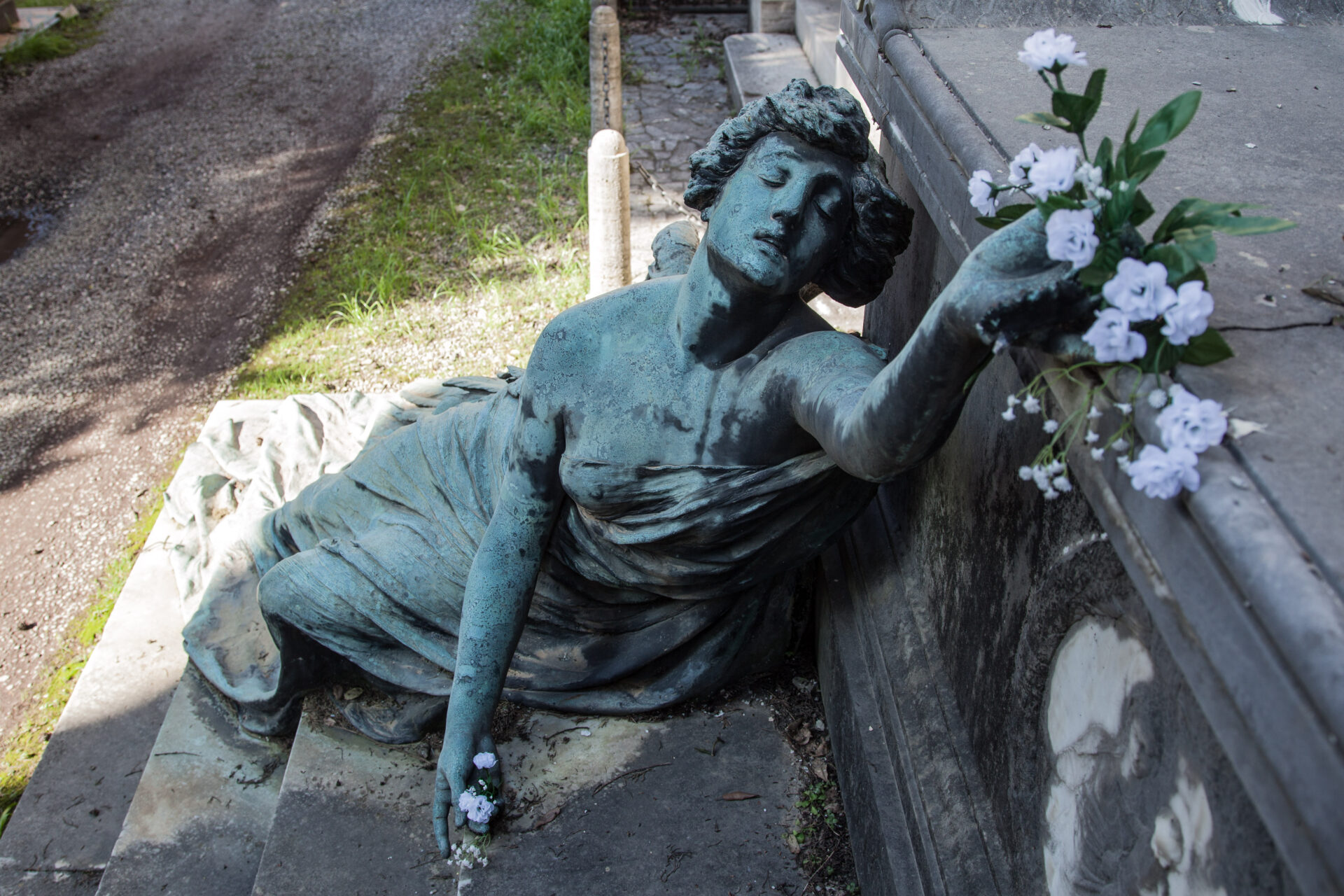 A Heartbreaking Masterpiece: The Calcagno Family Monument at Staglieno ...