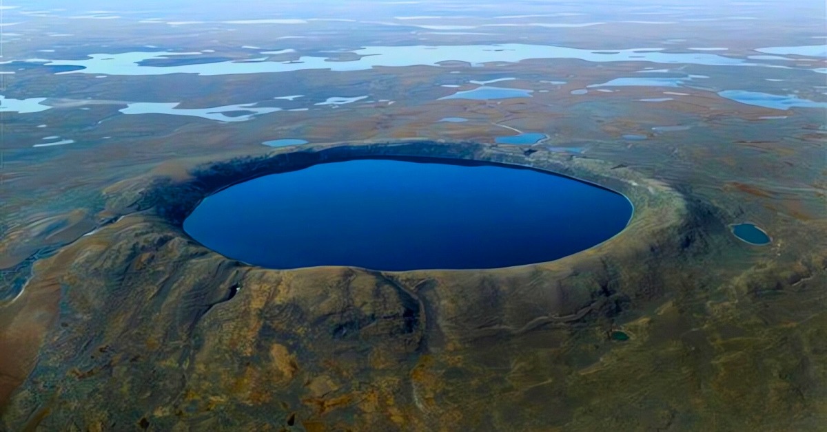 Canada’s Crystal Eye: The Pingualuit Crater’s Immense Depth and ...
