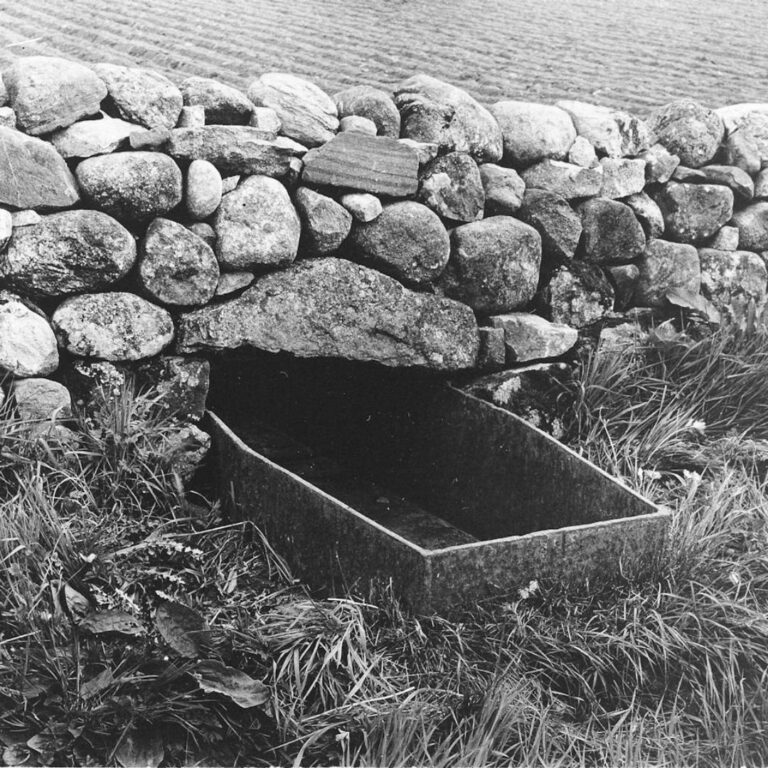 Mortsafes: The 18th Century Grave Protection Against Body Snatchers ...