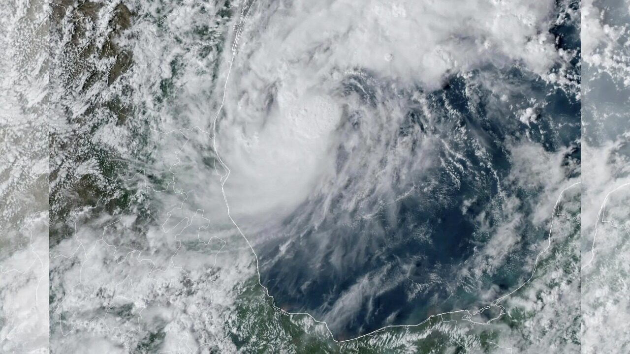 Hurricane Tracker: Milton projected to strengthen into Category 3, set ...