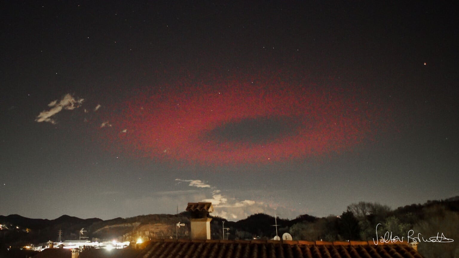 Photographer Captures Gigantic Red Ring of Light and Ultra-Rare ...