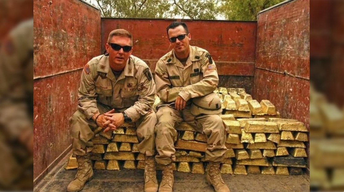Rare 2003 Photograph Reveals U.S. Soldier Guarding Gold Bars Recovered ...