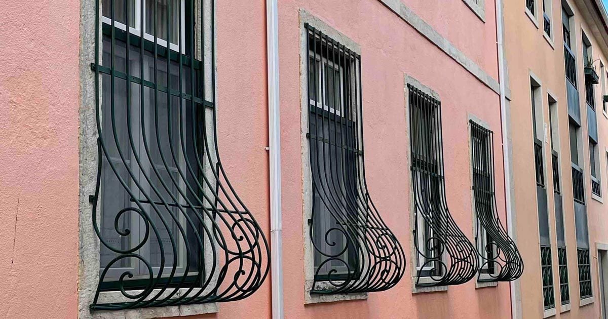 If You Notice Window Bars That Curve Outward at the Bottom — Here’s ...