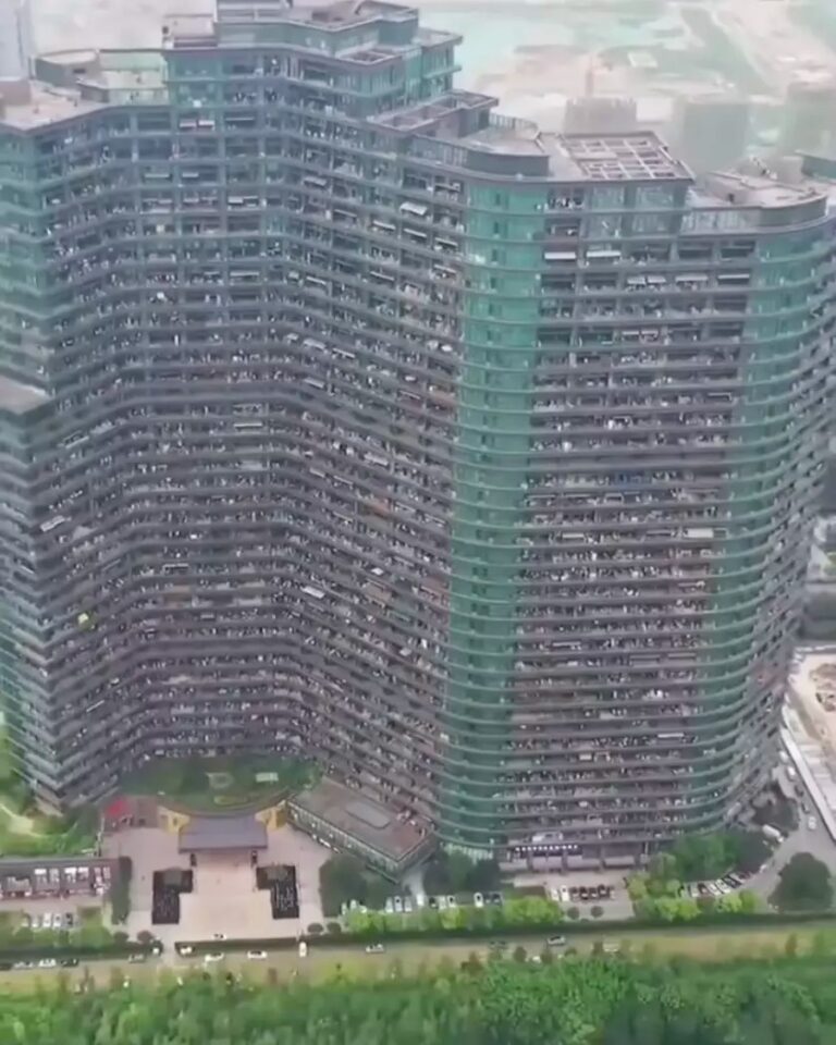 Inside ‘dystopian' apartment block where its 20,000 residents never ...